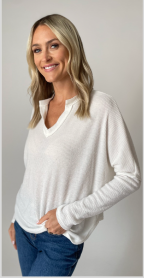 Molly Split Neck Top – SANITY