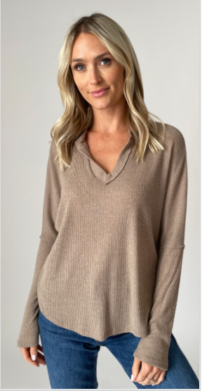 Molly Split Neck Top – SANITY